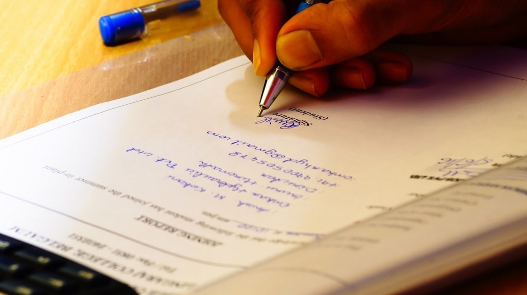 How To Write An Essay On Economics Complete Guide